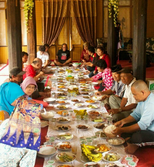 Keunikan Tradisi Makan Bajamba di Minangkabau
