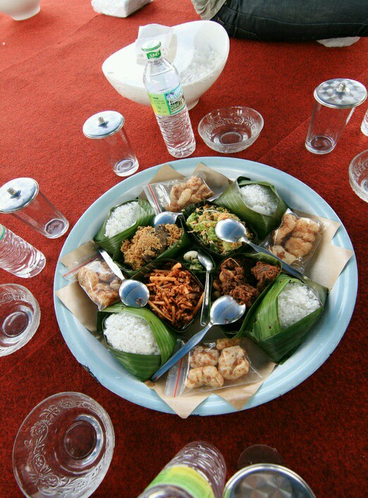 Keunikan Tradisi Makan Bajamba di Minangkabau