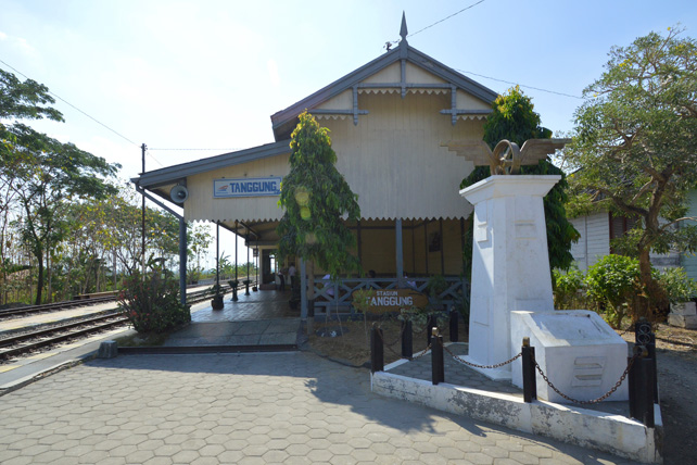 Sejarah Hari Ini (10 Agustus 1867) - Jalur Kereta Api Pertama di Pulau Jawa Dibuka