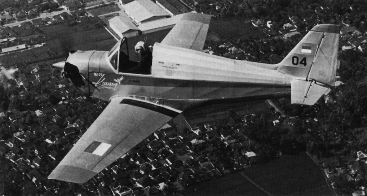 Sejarah Hari Ini (2 November 1958) - Si Kunang, Pesawat Terkecil ...