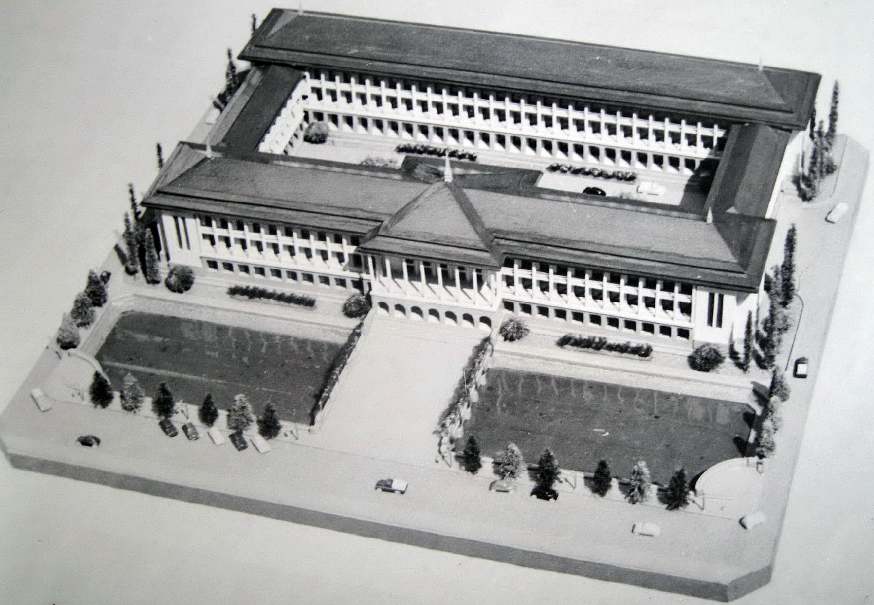 Sejarah Hari Ini (19 Desember 1959) - Gedung Pusat UGM, Bangunan Modern ...