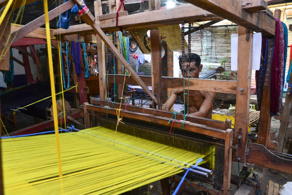 Mengenal Perbedaan Alat Tenun Gedog dan ATBM