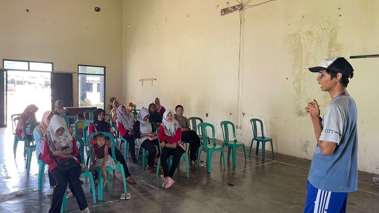 Penanaman Toga dan Pembuatan Keranjang Takakura Bersama Tim KKN UNNES ...