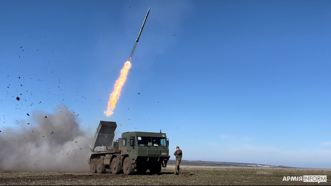 Mengenal Sistem Roket Peluncuran Berganda (MLRS) Milik Indonesia