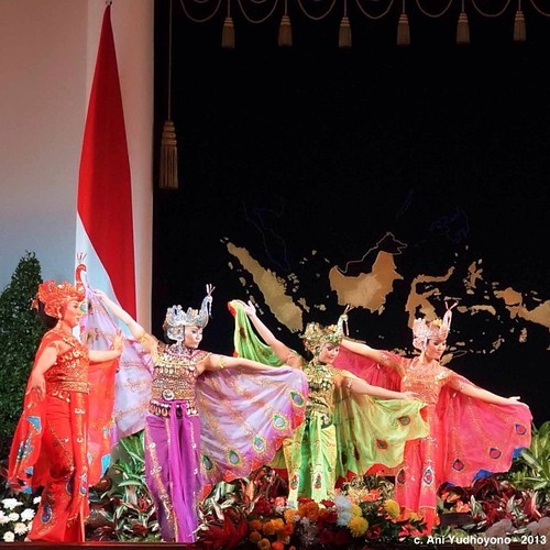 Tari Merak Jawa Barat, Menyibak Sejarah dan Filosofi di Balik Keindahannya